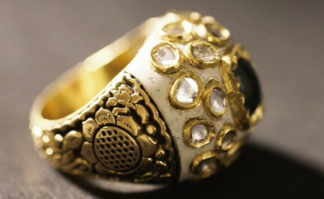 9 Unconventional gold ring designs | My Gold Guide