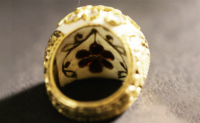 9 Unconventional gold ring designs | My Gold Guide